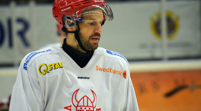 Hockeyettans ålderman: ”Rutin är överskattat” - Hockeyettan.se