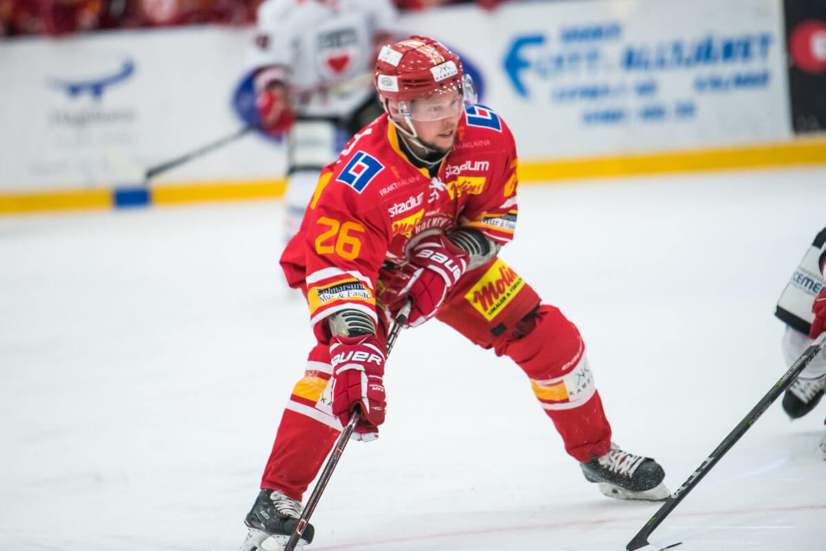 Rosenqvist och fyra till lämnar - Hockeyettan.se