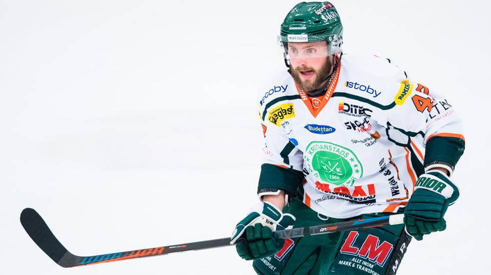 Julius Selle Larsson ny forward till KHC - Hockeyettan.se