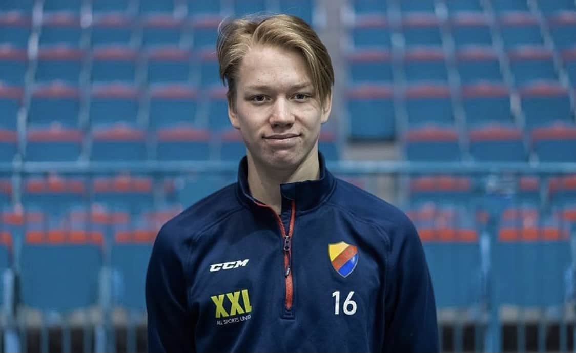 Adam Falk vill vara med på Väsbys återtåg till Hockeyallsvenskan