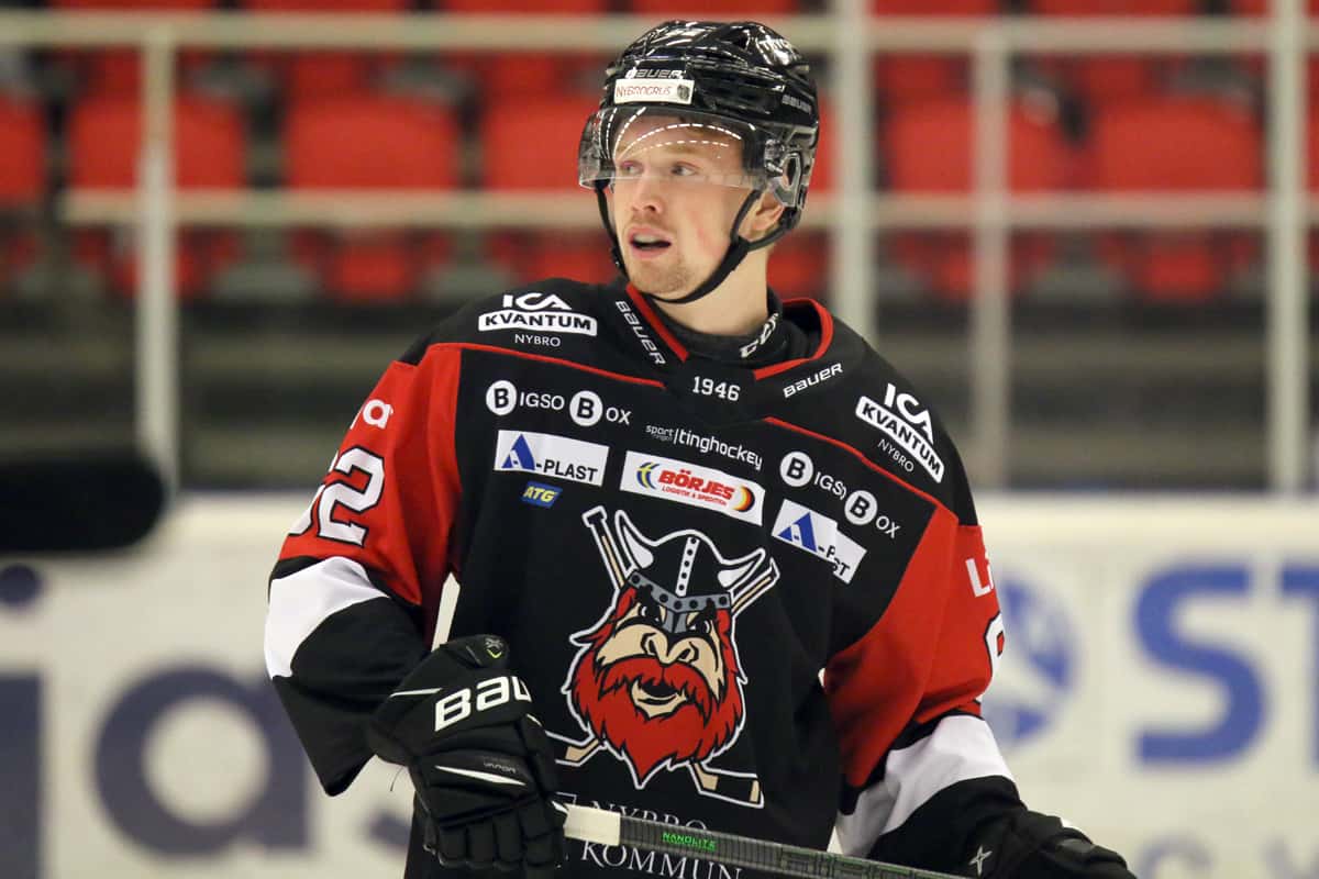 Lucas Feuk återvänder till Västervik - Hockeyettan.se
