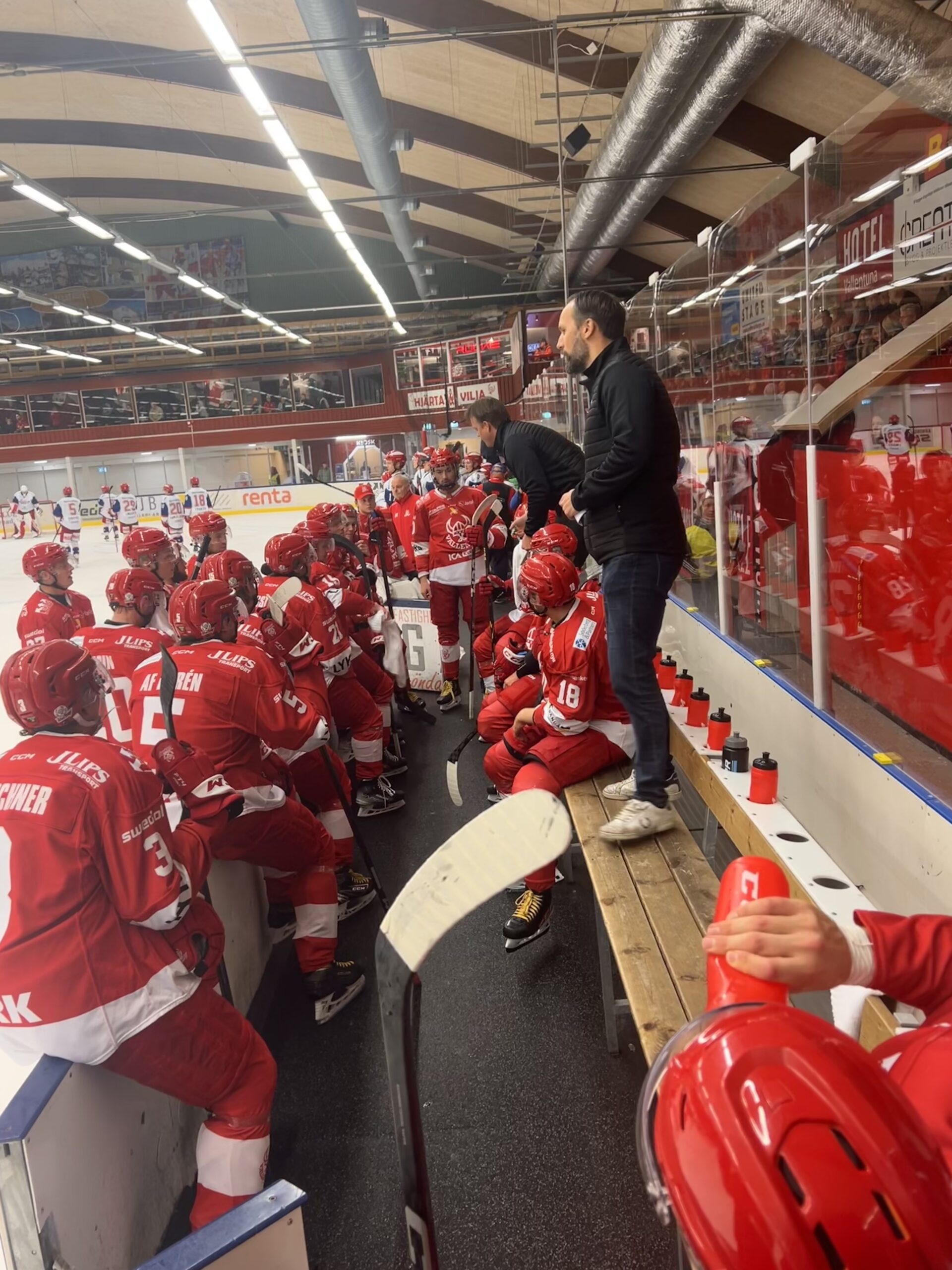 Stark lagseger vid 2-1 vinsten mot Huddinge - Hockeyettan.se