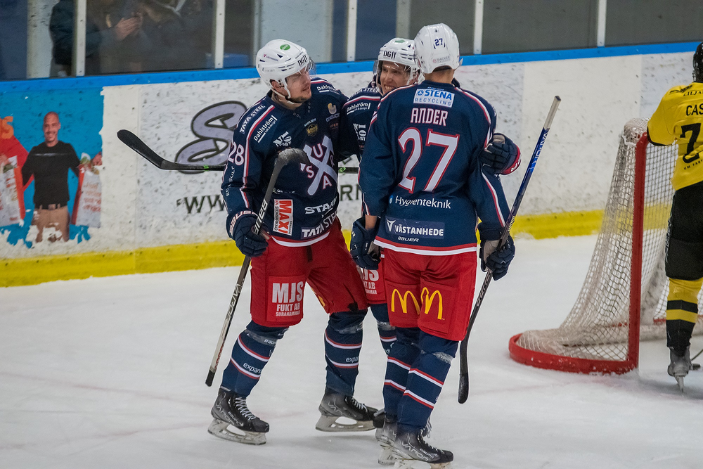 Drömmen om playoff lever efter dubbla segrar - Hockeyettan.se