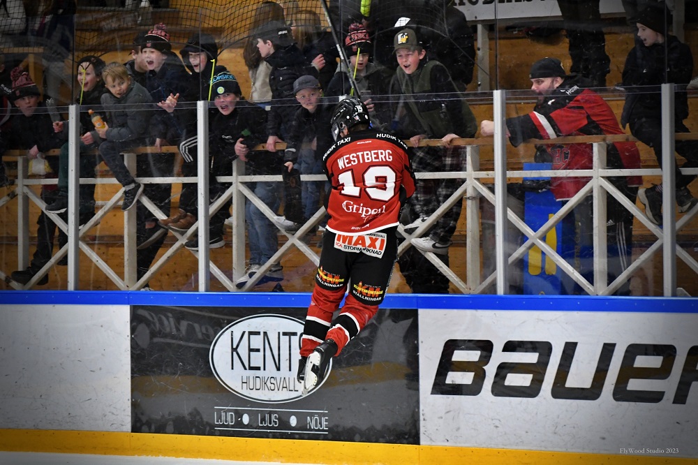 Carl Westberg fortsätter i HHC - Hockeyettan.se