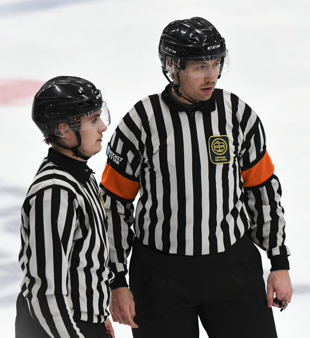 Här är huvuddomarna i Hockeyettan 23/24 – alla 42 namnen * Tre flyttas ...