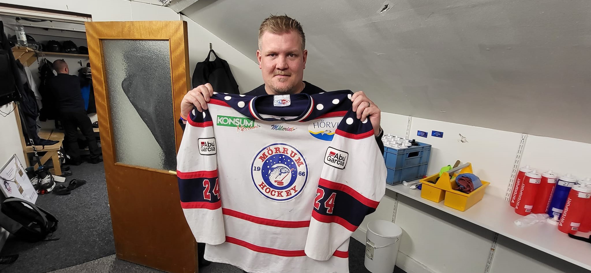 Tröjauktionen: Simon minns en säsong full av stjärnor - Hockeyettan.se